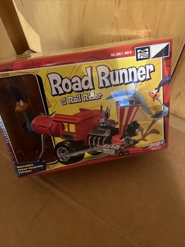 MPC SNAP IT MODEL KIT ROAD RUNNER & BEEP BEEP T WITH 4.5" TALL VINYL ...