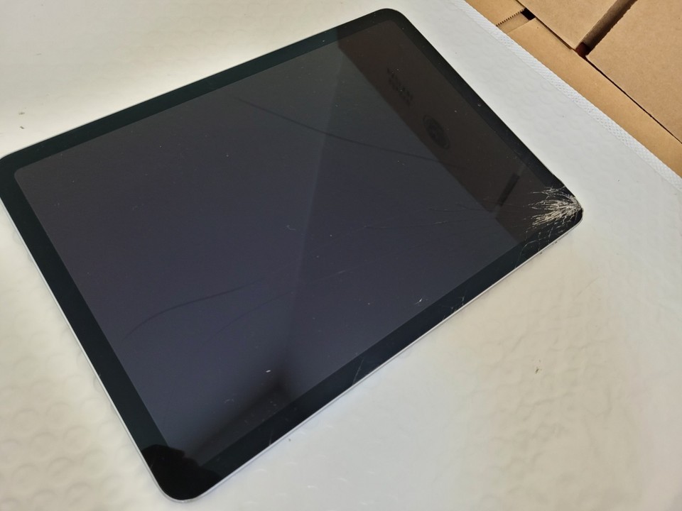 Apple iPad Air 4 A2316 + iPad Pro 11” 4th Gen A2759 LOT Damaged Broken ...