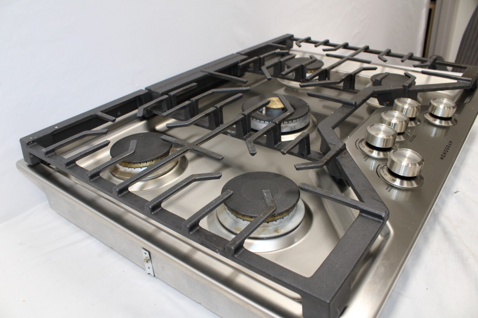 Monogram ZGU30RSLSS - 30" Built-In Gas Cooktop w/ 5 Burners - Stainless ...