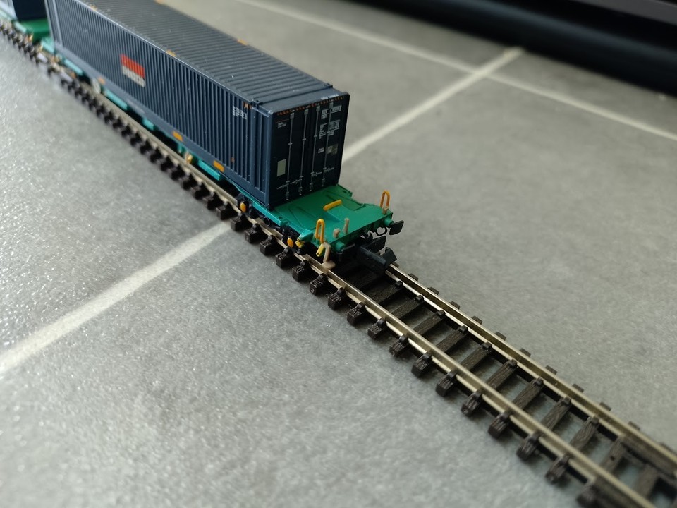Graham Farish N Gauge 377-852 Intermodal FIA bogie wagon with 45 ...