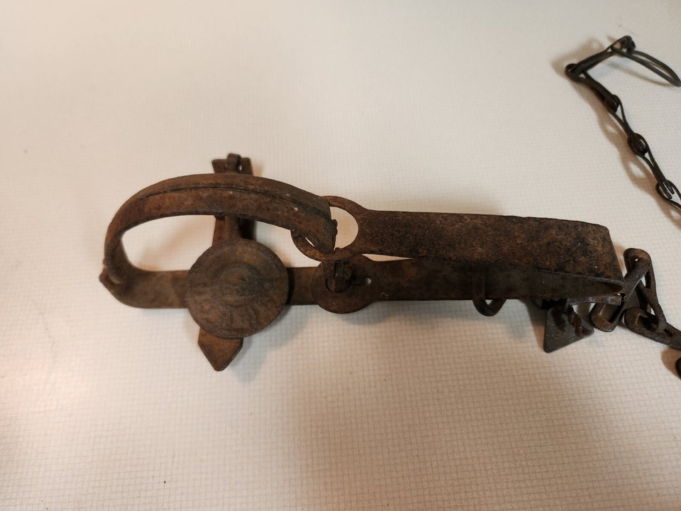 NICE VINTAGE RARE 1924 WISCONSIN TRAPPER TAG on a HSB & CO No 0 Trap As ...