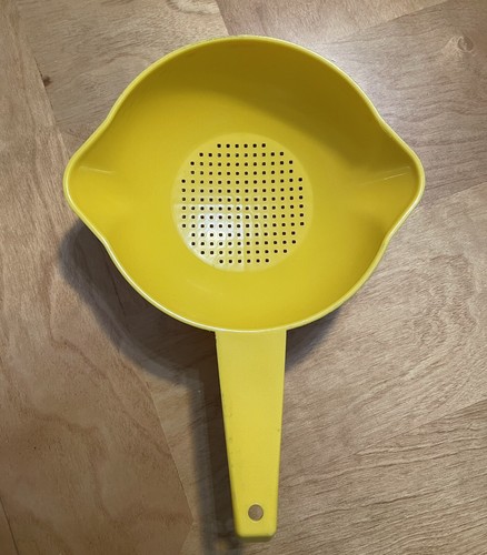 Tupperware Strainer Colander with Handle #1200-1 Yellow Excellent ...