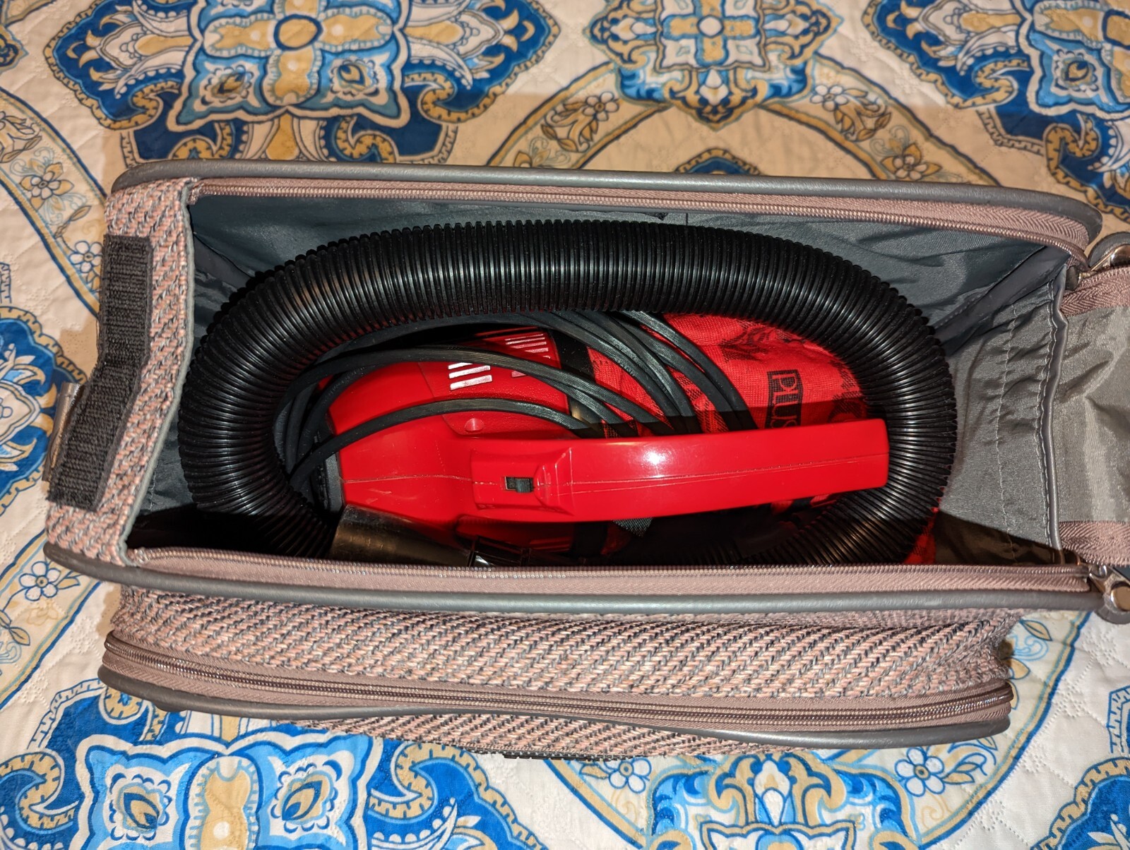 Royal Dirt Devil Model DD122 Handheld Vacuum With Vintage Samsonite ...