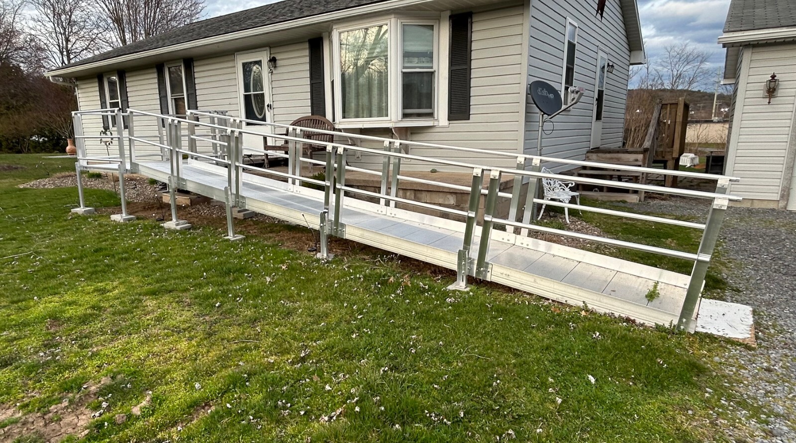 All Aluminum Modular Wheelchair Accessible Ramp with Transition Pad and ...