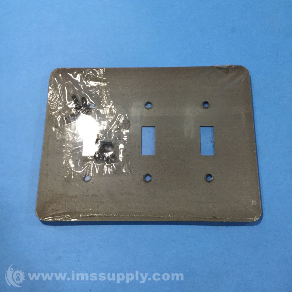 Mulberry Toggle Switch Wall Plate, 3 Gang, 3 Toggle Switch, Brown FNFP ...