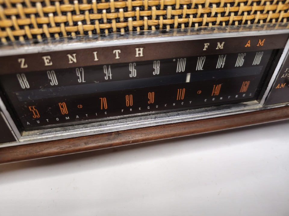 Vintage Zenith S-58040, Model K731 Mid Century Long Distance AM/FM Tube ...