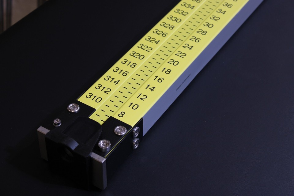 Nedo 80688 Precision Invar Leveling Staff 1,0 cm - graduation 19A, 2M ...