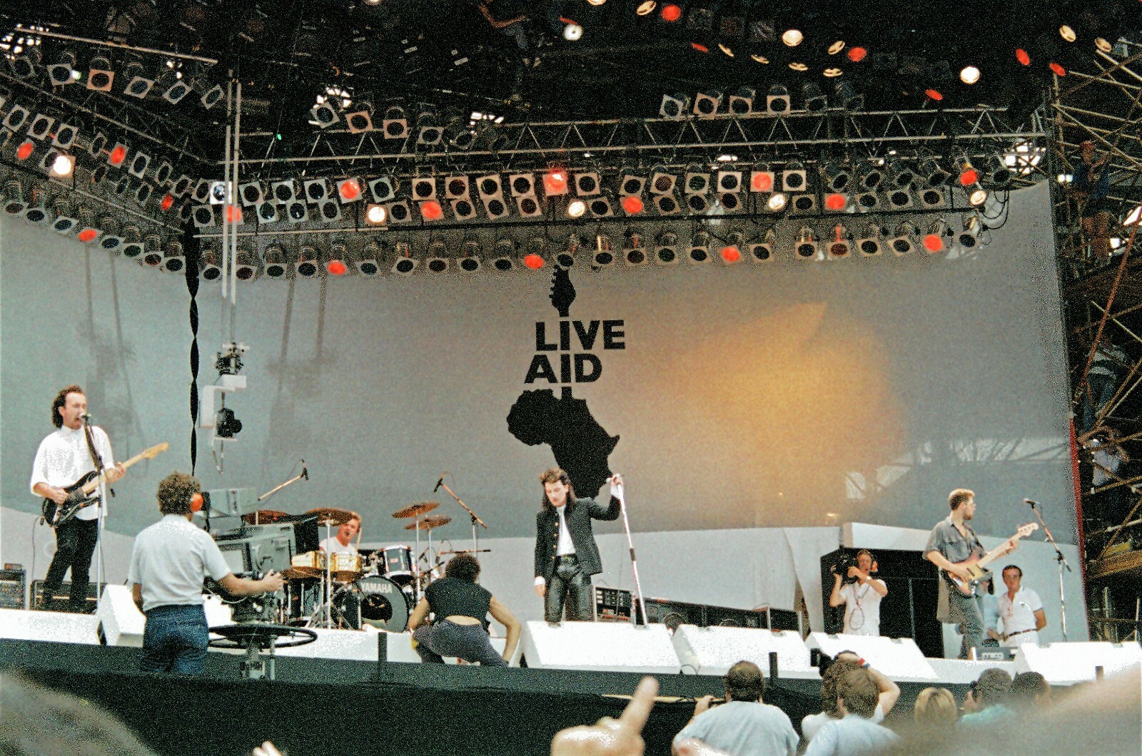U2 in concert at LIVE AID Wembley Stadium 1985! 40 Rare & Iconic PHOTOS ...