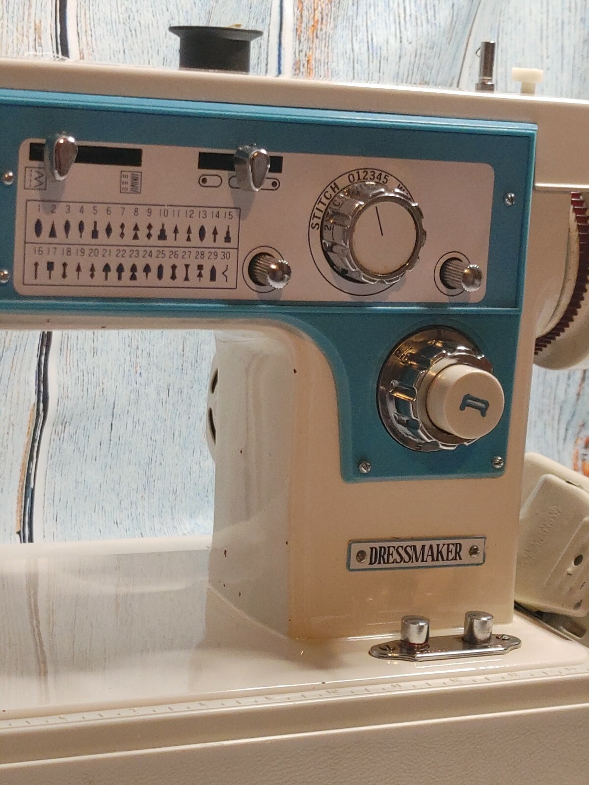 Vintage Dressmaker Sewing Machine 7000/with Accessories/Case *Tested ...