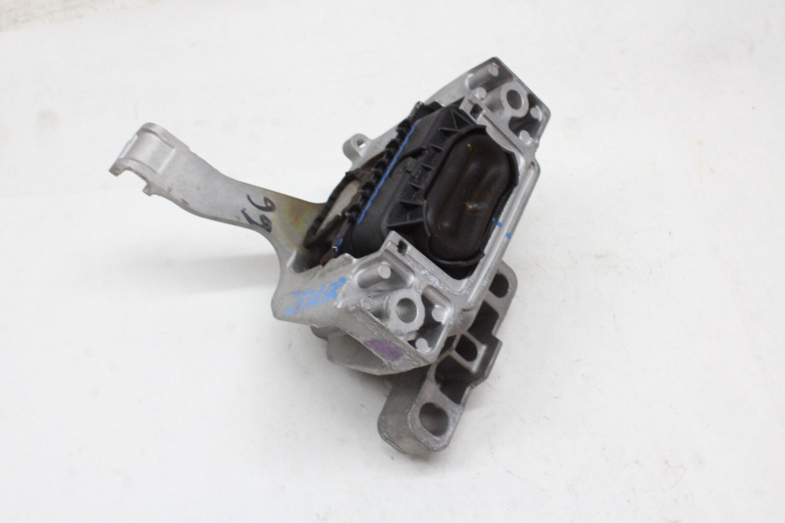 2021 VW JETTA SE RIGHT ENGINE MOUNT BRACKET 5Q0 199 262 BN OEM 19 20 21 ...