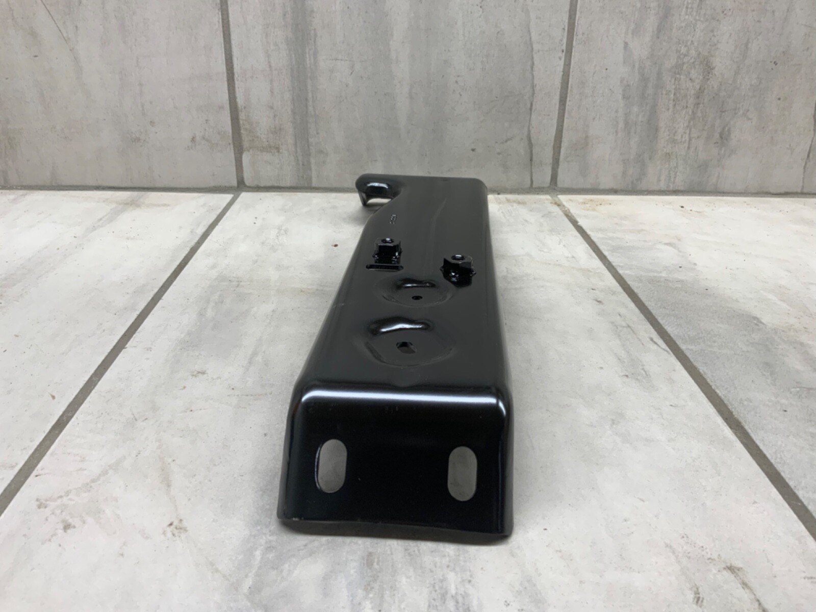 Genuine Nissan Bracket Front Bumper Side RH 62222EZ40B / 62222-ez40b ...