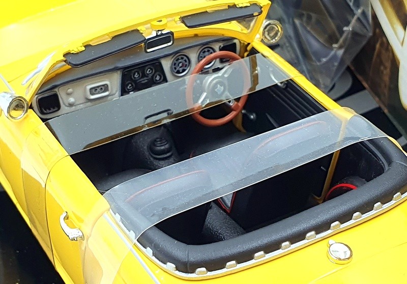 Jadi 1/18 Scale Diecast JM-98096 - Triumph TR4 Roadster - Yellow | eBay