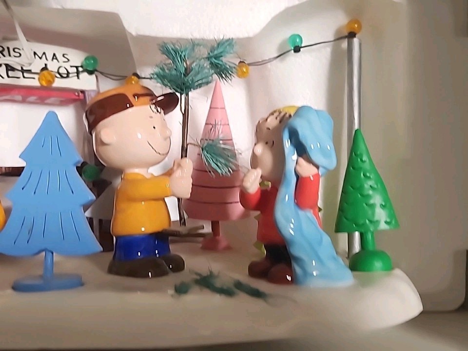 Department 56 Peanuts Christmas Tree Lot Lighted, 56.59104, Charlie ...