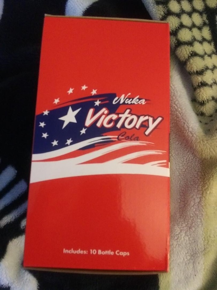 Fallout Nuka-Cola Victory Rocket Glass Bottle Replica & 10 Bottle Caps ...