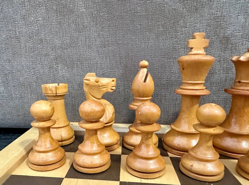 Chess set, French chess set, Staunton chess set, Tournament chess ...