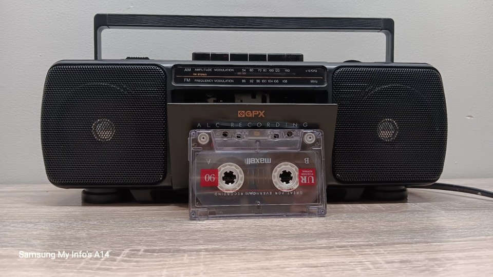 GPX Portable 2 Band Radio AM/FM & Cassette Stereo Player Boom Box Model ...