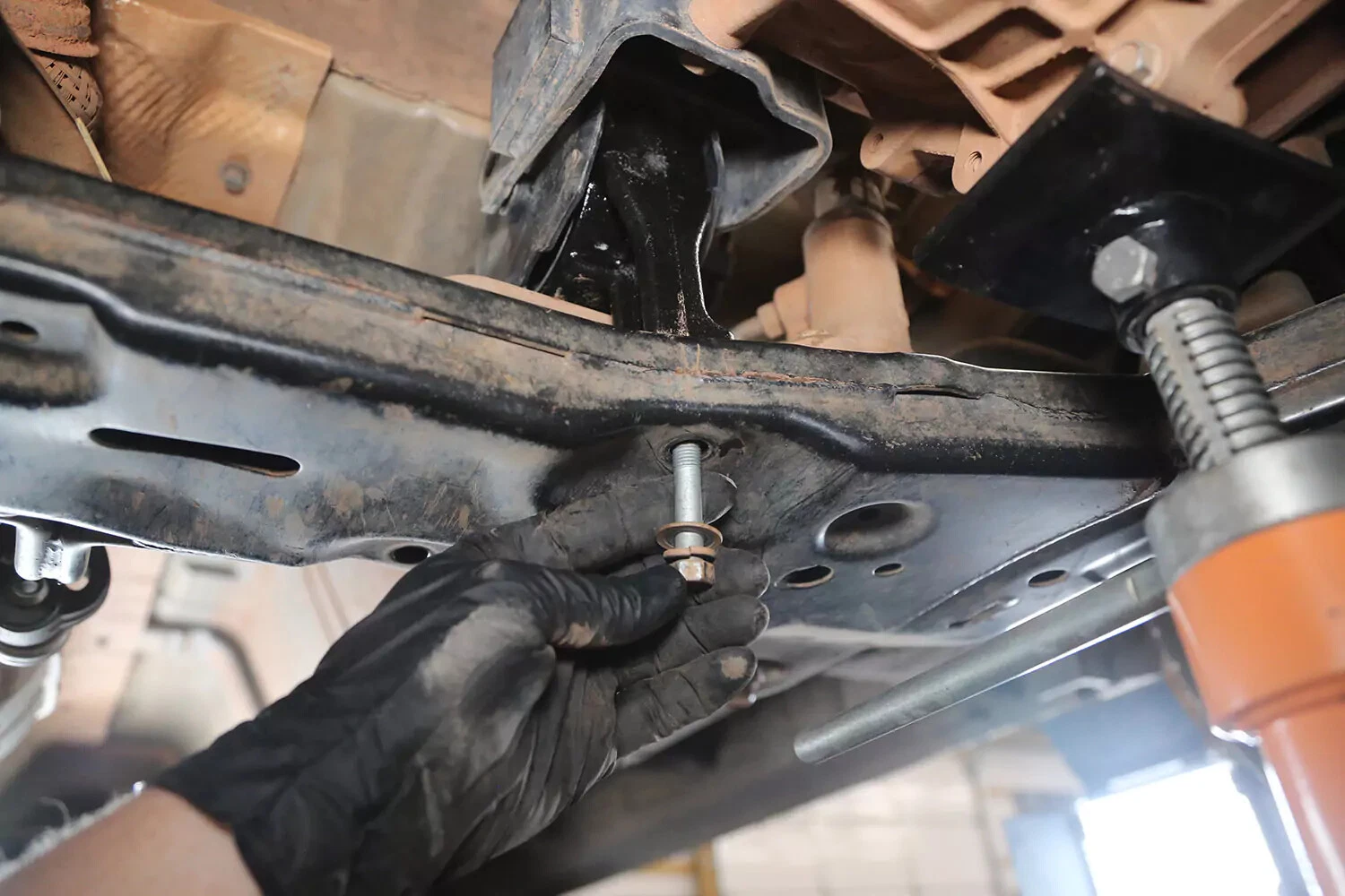 How to Replace a Transmission Mount