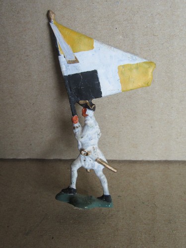 C390 Plat Etain Soldat Porte Drapeau Replié Ancien Régime XVIII Siècle ...