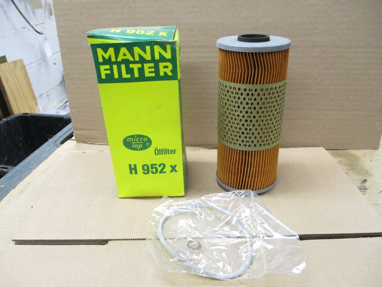 BMW 750iL 850Li MANN Oil Filter H952X | eBay