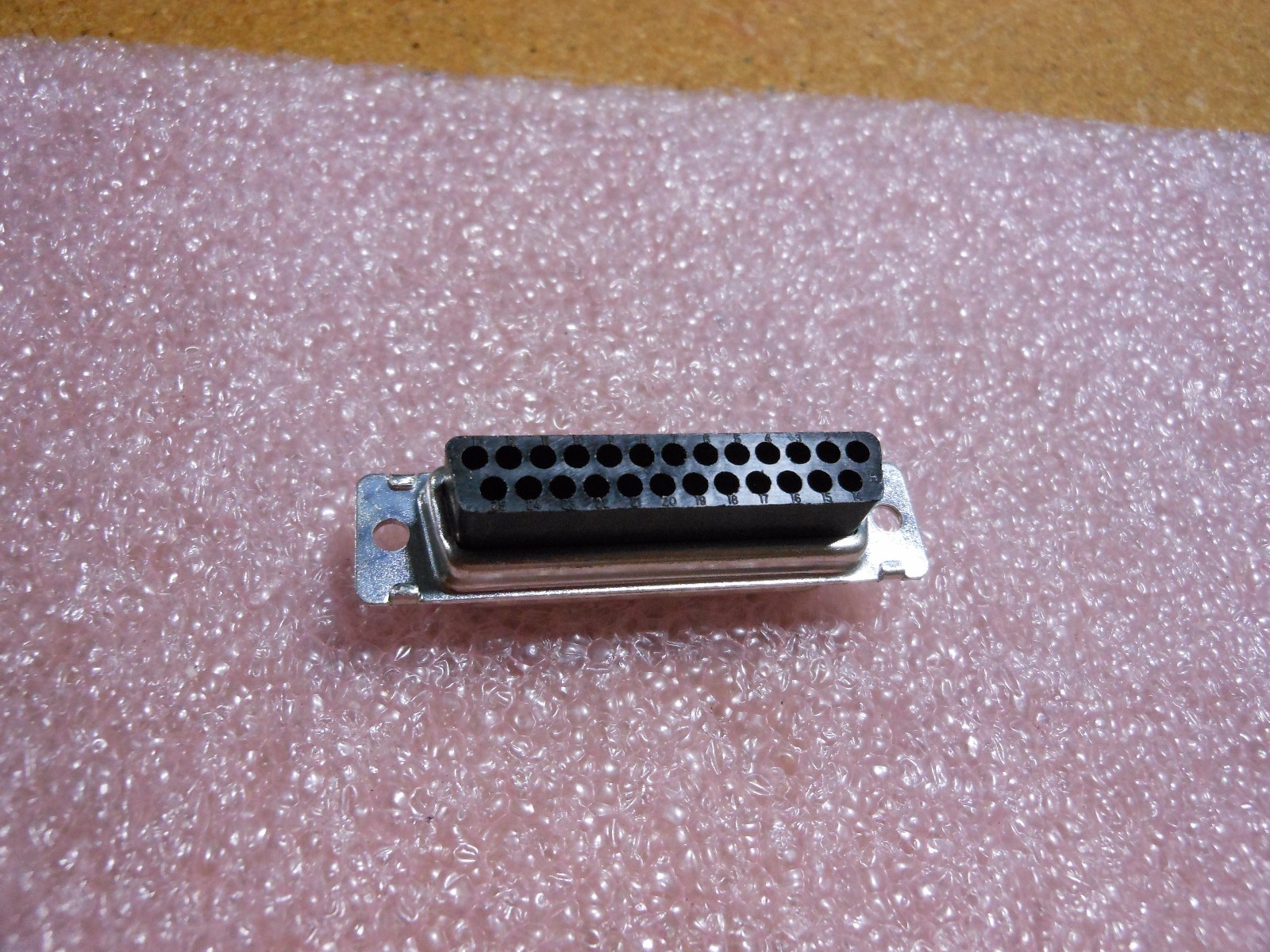 AMP CONNECTOR 25 POS D-SUB NO CONTACTS (LOT OF 42 PC) PART # 207464-2 ...