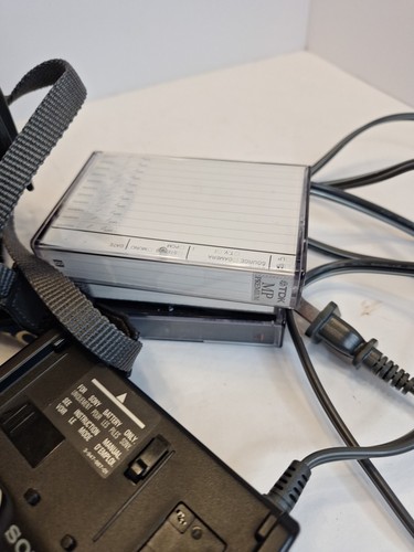 Sony Handycam CCD-TR33 Video8 Camcorder w/ Charger AV Cables READ ...
