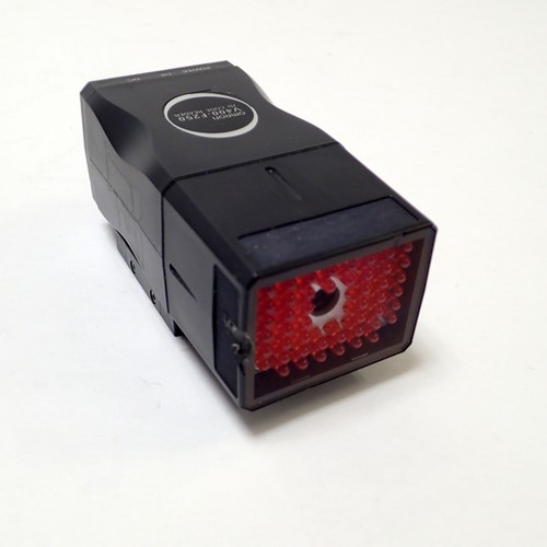 OMRON V400-F250 / V400F250 2D CODE READER FOV 14 x 18mm WD 100mm WITH 2 ...