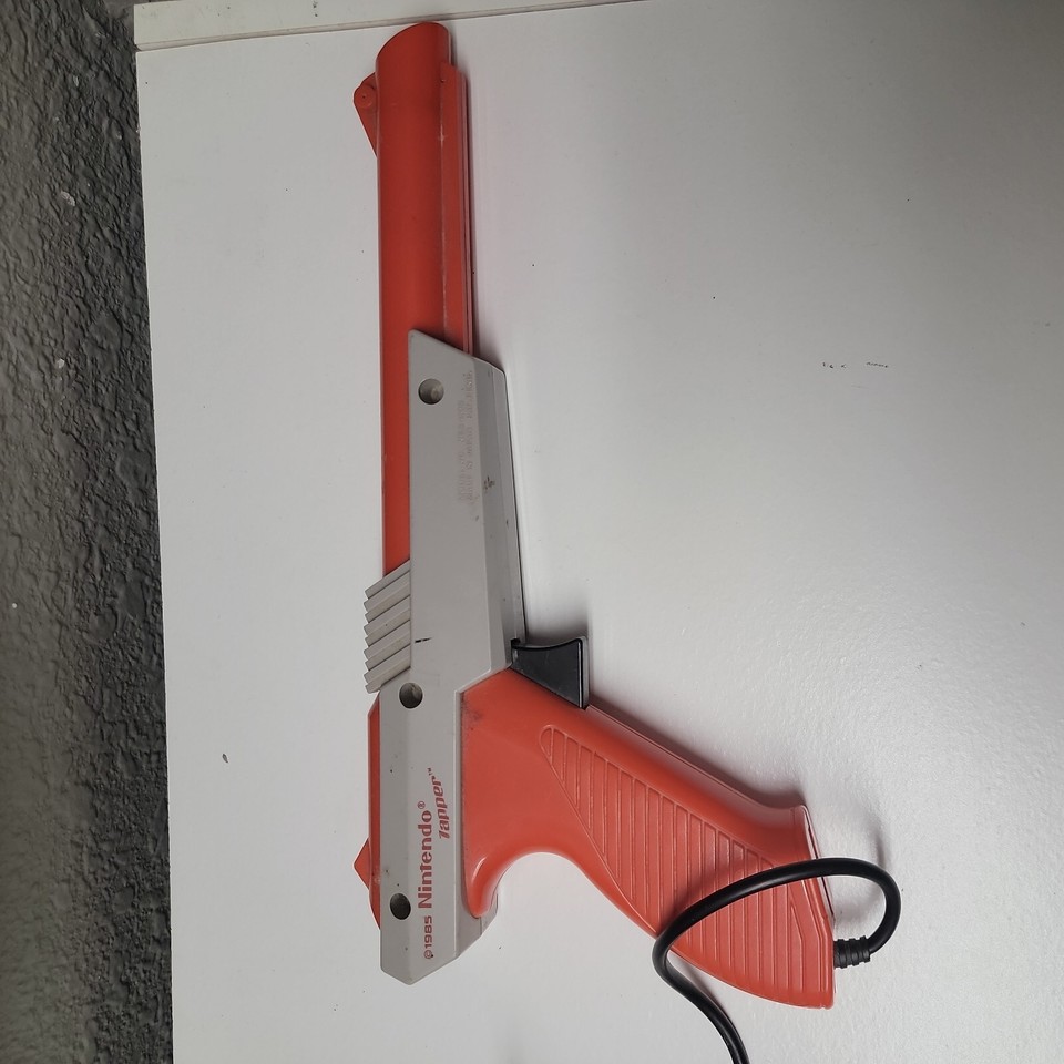 Original Vintage Nintendo Zapper Gun for Duck Hunt 1985 NES-005 Made In ...