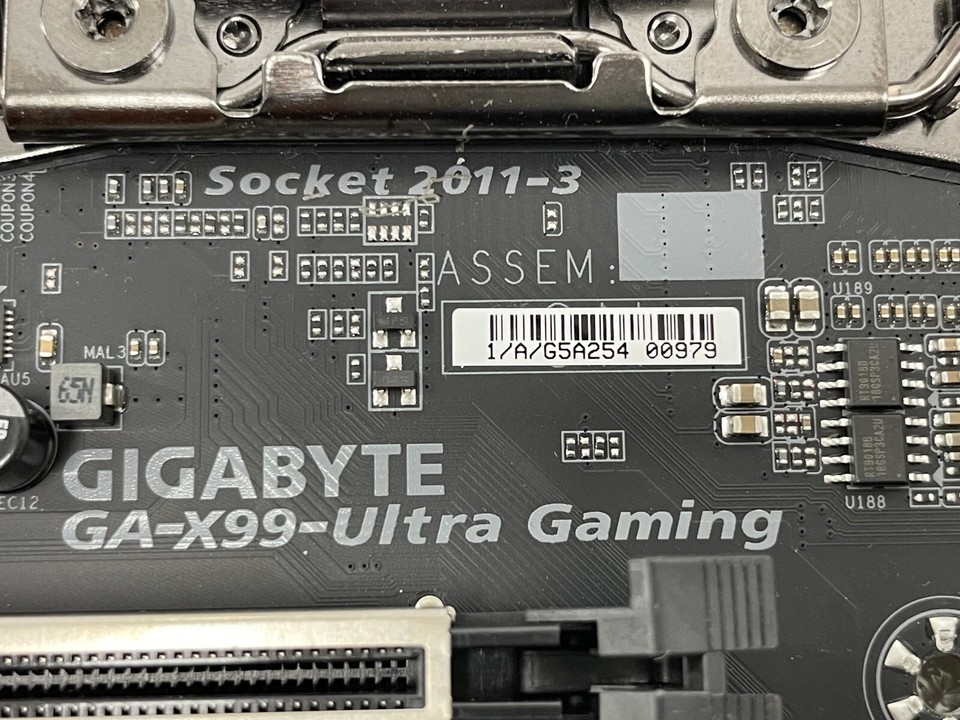 GIGABYTE GA-X99-Ultra Gmng LGA 2011-v3 Intel X99 SATA USB 3.1 ATX NO I ...