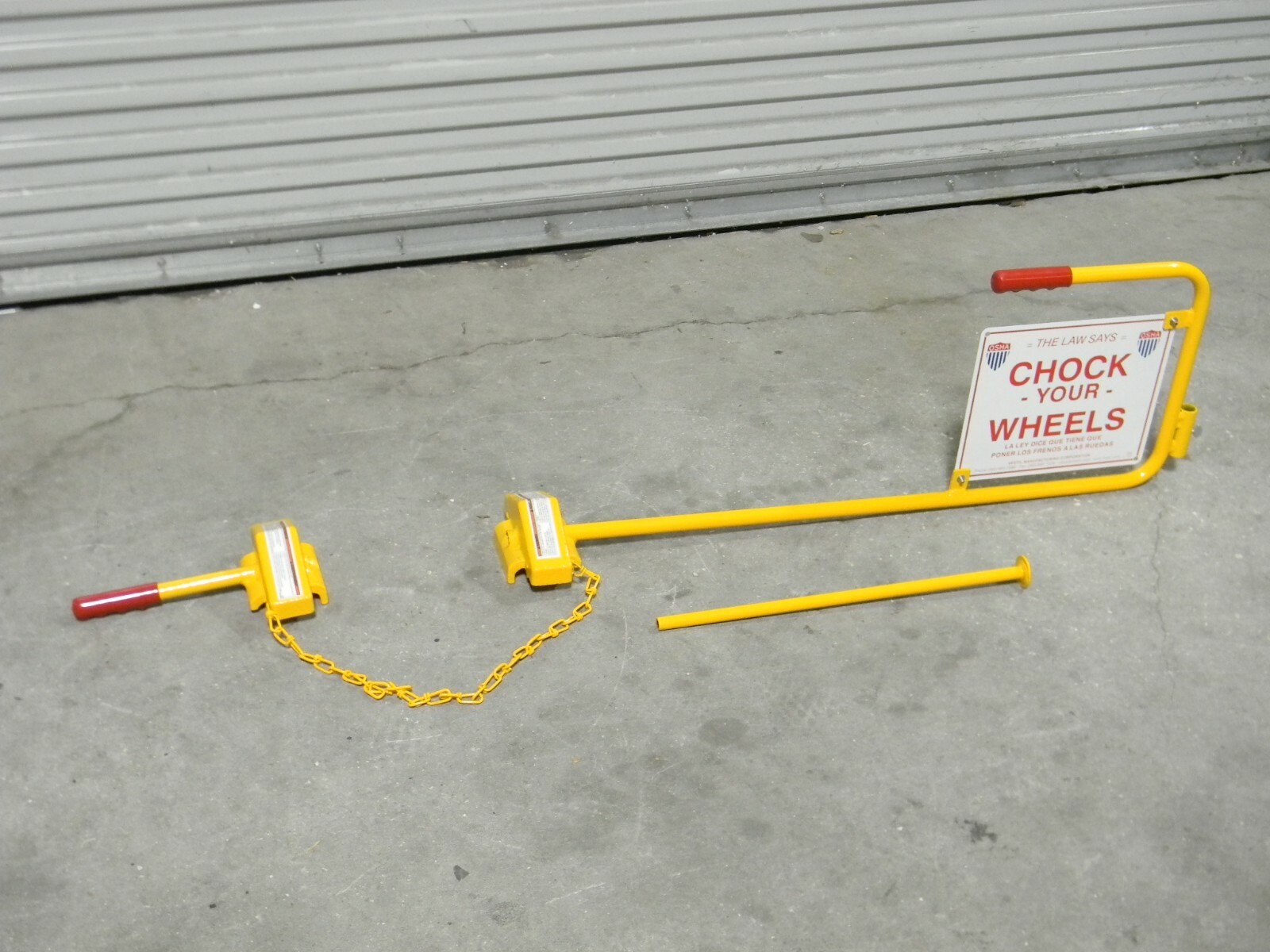 Vestil Universal Steel Rail Wheel Chock w/ Flag Rail Chock Combo SRC ...