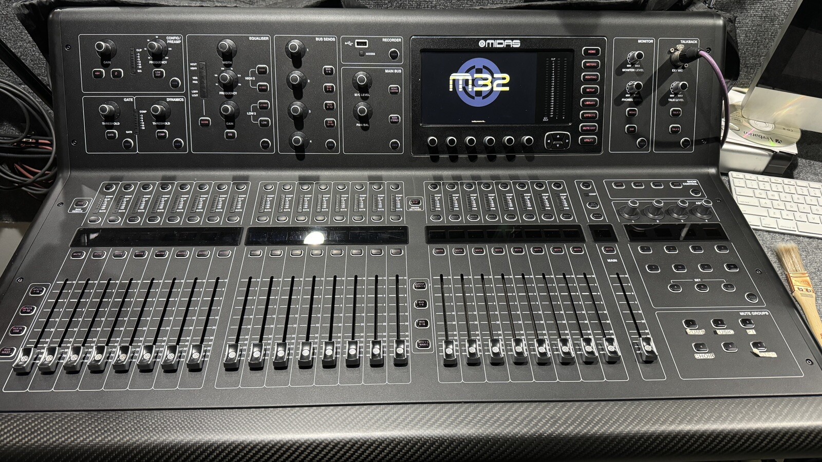 Midas M32 Digital Console And Hard Case **SUPER CLEAN & EXCELLENT ...