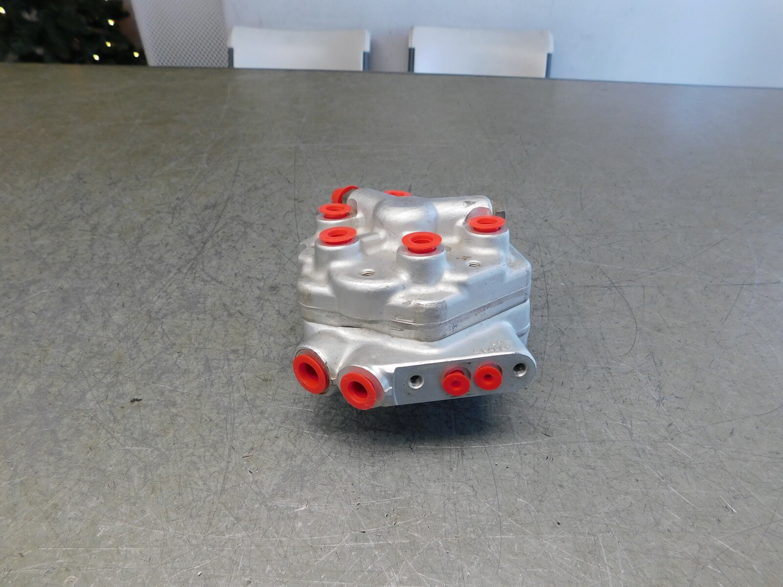 124 129 300CE 300SL FUEL DISTRIBUTOR TESTED 0438101044 | eBay