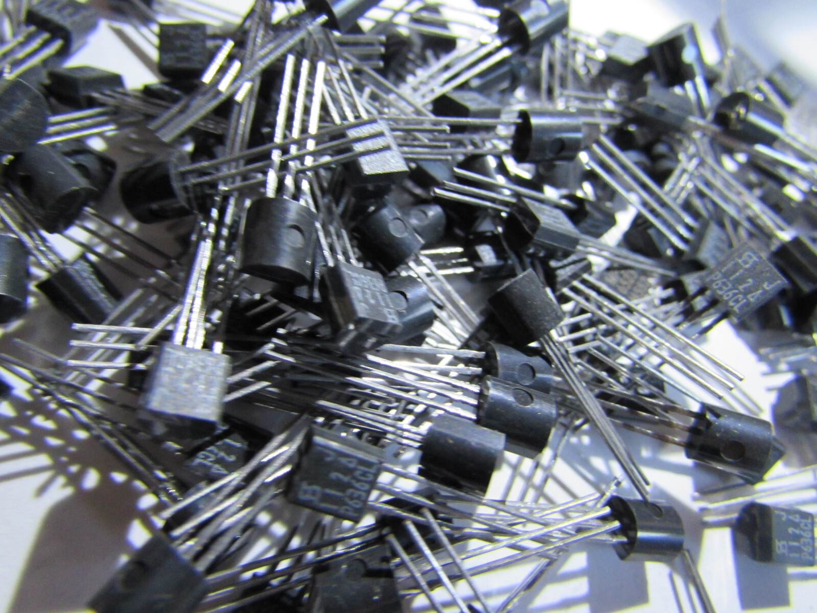 J112 GENUINE Siliconix JFET Chopper Transistor N−Channel 35V 5mA TO-92 ...