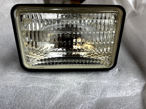 Steiger OEM Head Light Assembly NIB - Steiger 9110-9390, Bearcat,Puma ...