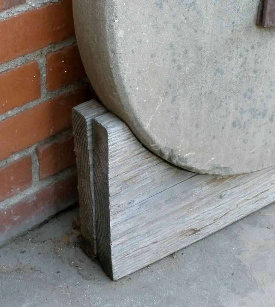 Vintage 24" Sandstone Grindstone Blacksmith Grinding Millstone ...