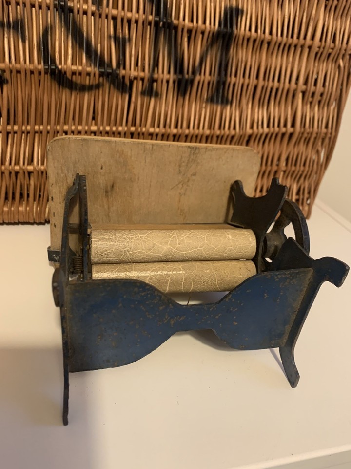 VINTAGE CIRCA 1930’S CHILD'S WASHING MANGLE/WRINGER - METAL & WOOD BY M ...