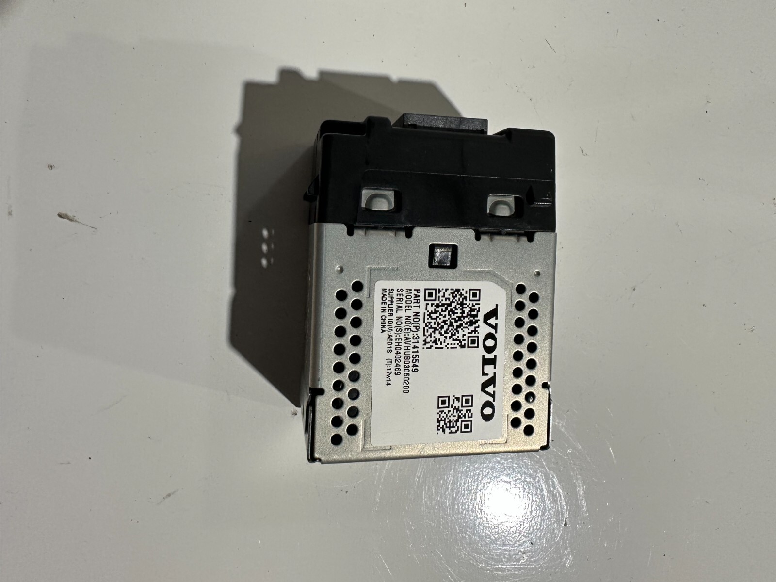 2017-2022 VOLVO S90 CENTER CONSOLE USB CHARGER PORT 31415549 OEM | eBay