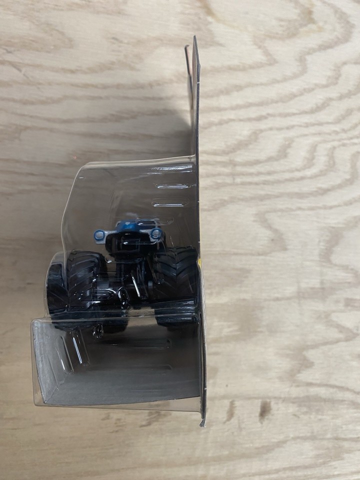 Spin Master Monster Jam Grave Digger the Legend Ford Panel Series 32 ...