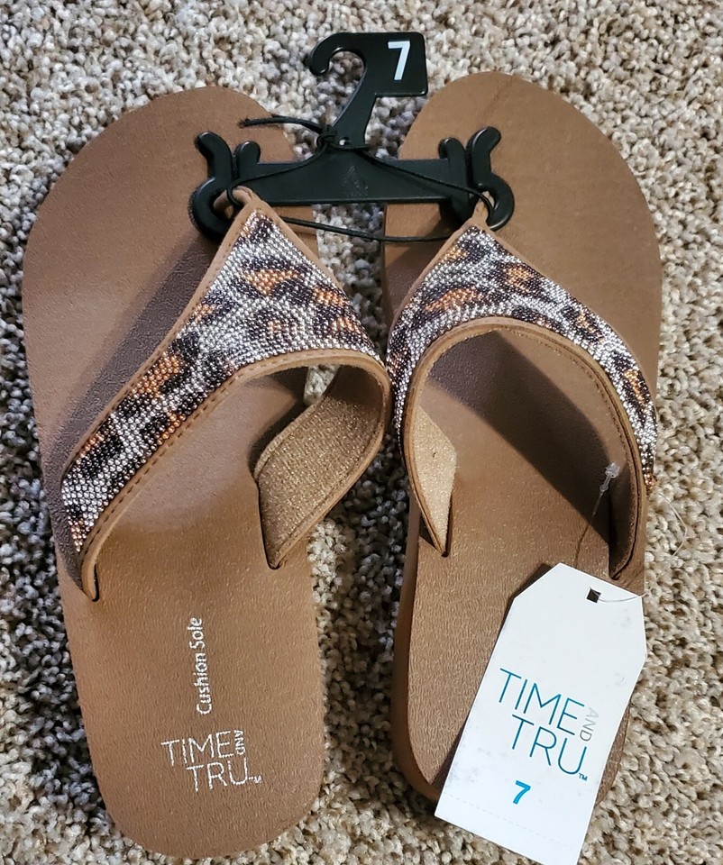 Time & Tru Women's Lifestyle Flip Flop Sandals Cushion Sole • Leopard ...