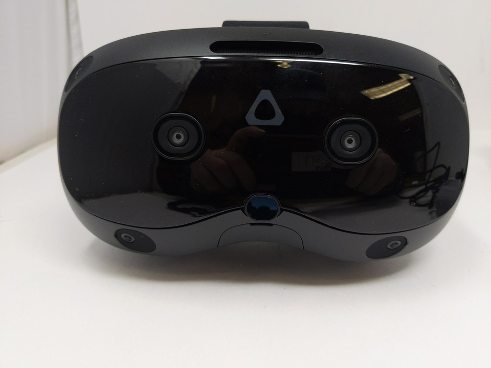 Htc Vive Focus Vision — Mixed Reality And Pc Vr Headset + Controllers ...