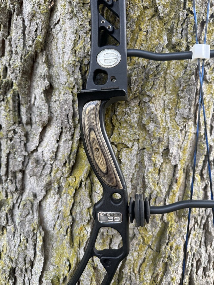 Elite Energy 35 Black RH 70lb 28 Draw Compound Bow | eBay