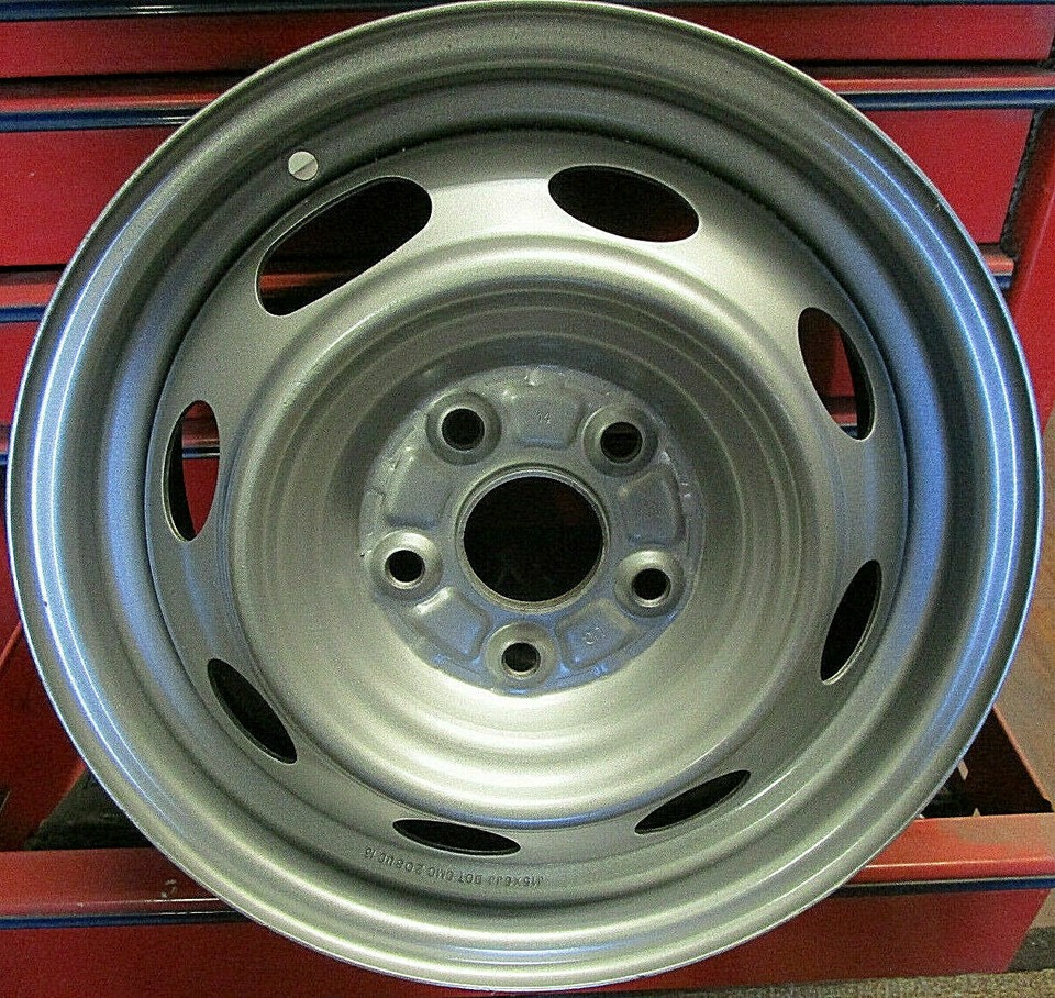 2005 - 2015 Toyota Tacoma Painted Silver OEM Center Cap P/N 42603-AD030 ...
