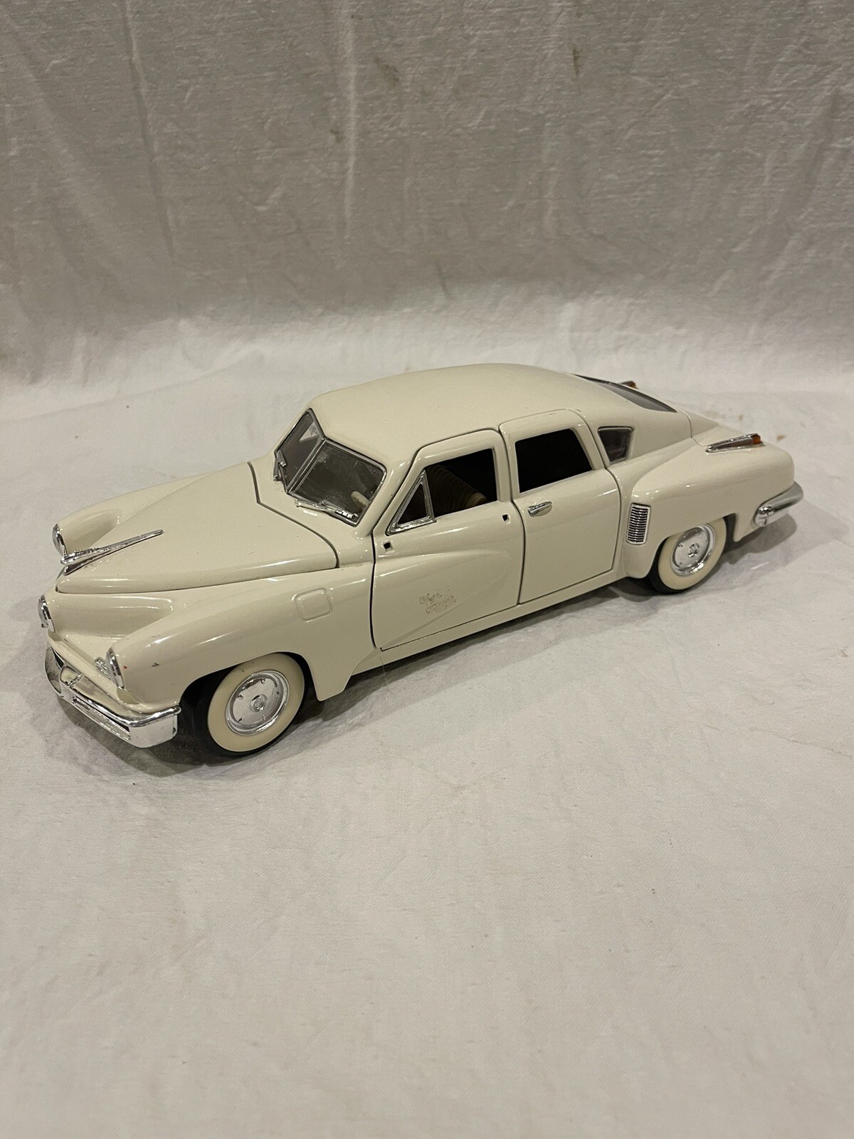 Road Legends 1948 TUCKER 1:18 Die Cast Car #92268 - Ivory - Opening ...