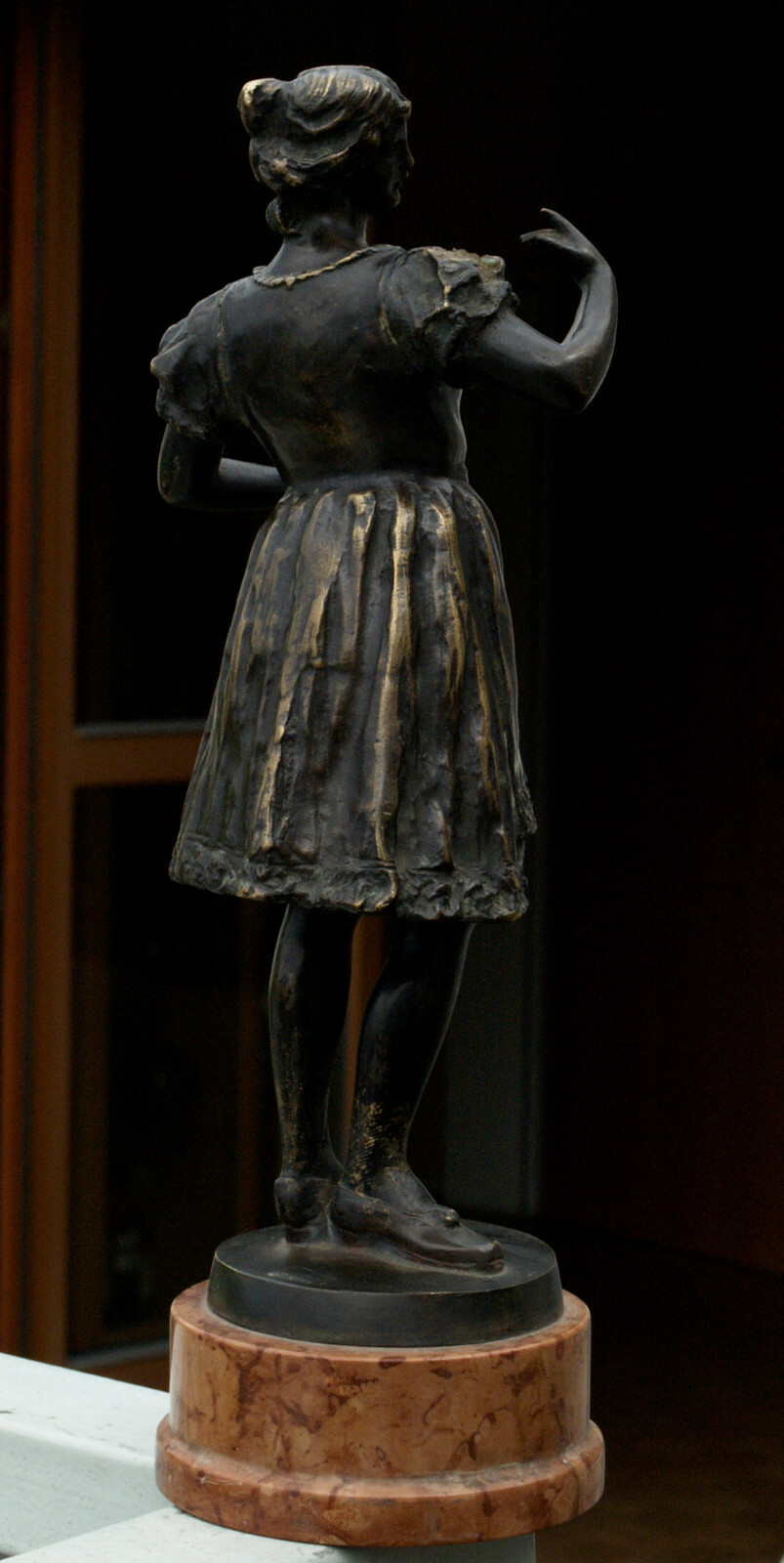 Ungarisches Mädchen. Grosse Bronsefigur, 39 cm. Sign.: Wieuis. Wienis ...