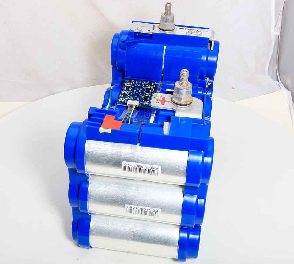 Maxwell Ultra Capacitor 1000 Farad 16V DC For Car Amp, Solar Panels ...