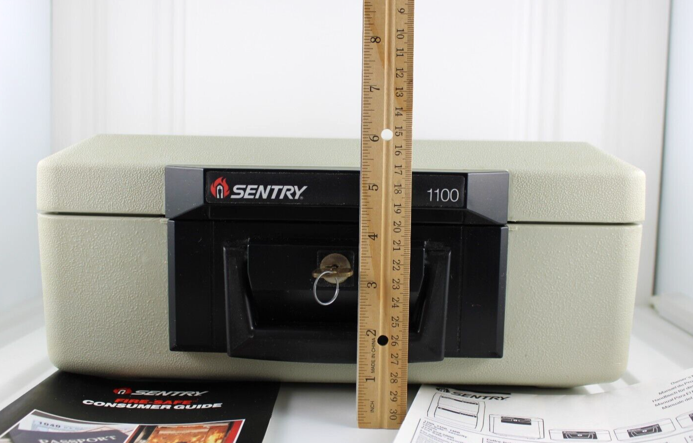 SENTRY 1100 FIRE SAFE FIREPROOF SECURITY CHEST PORTABLE WITH HANDLE W ...