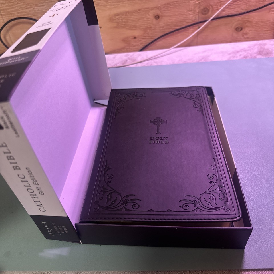 NRSV Catholic Bible Black Leathersoft - Used Very Good !! 9780785230403 ...