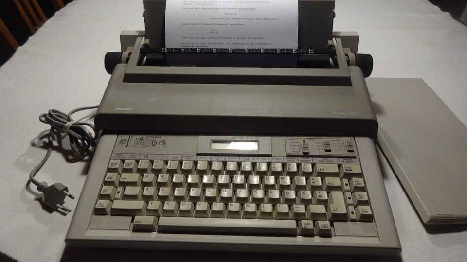 Olivetti Praxis 200 elektrische Reise Schreibmachine | eBay.de