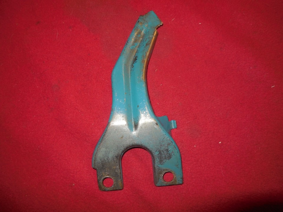 1967 Camaro Chevelle El Camino Nova 302 327 350 LH plug wire stand late ...