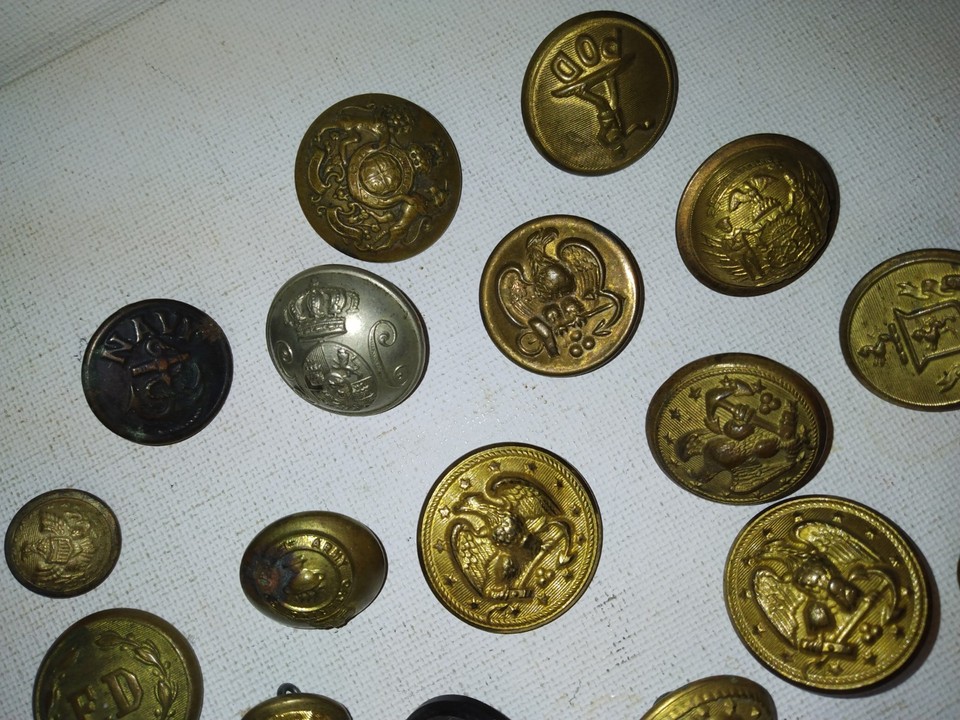LOT OF 72 VINTAGE ANTIQUE METAL BUTTONS MILITARY & OTHERS USA FOREIGN ...