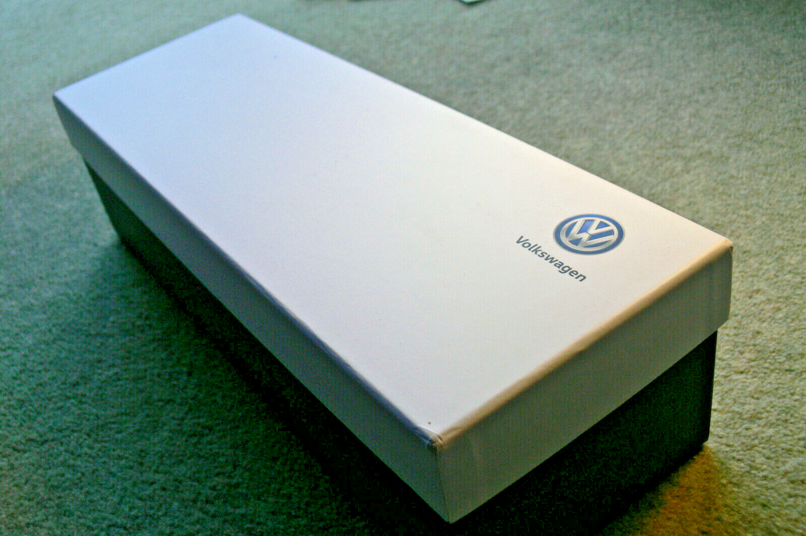 Volkswagen 000087700L Gift Box with Ballpoint Pen, Keyring and Umbrella ...